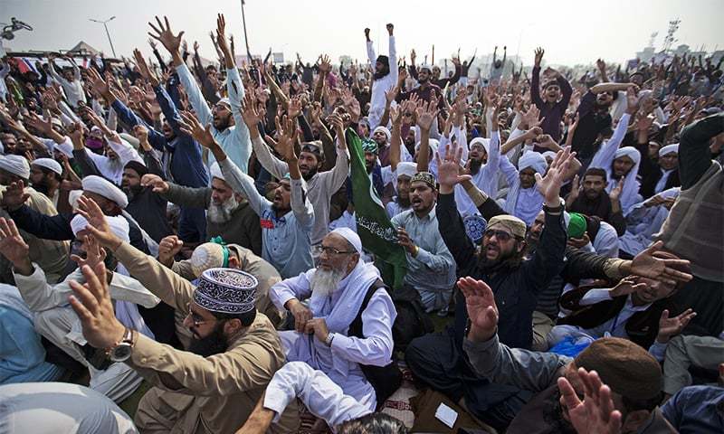 Eight more FIRs registered against Islamabad protesters - Pakistan ...