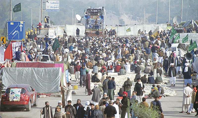 Breakthrough in sight after talks with Islamabad protesters - Pakistan ...