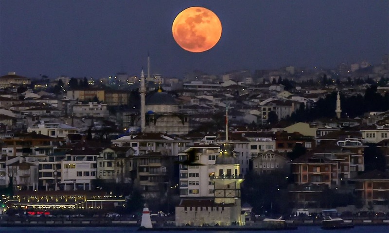 Lunar showstopper: 'Super blue blood moon' awes and wows - Pakistan ...