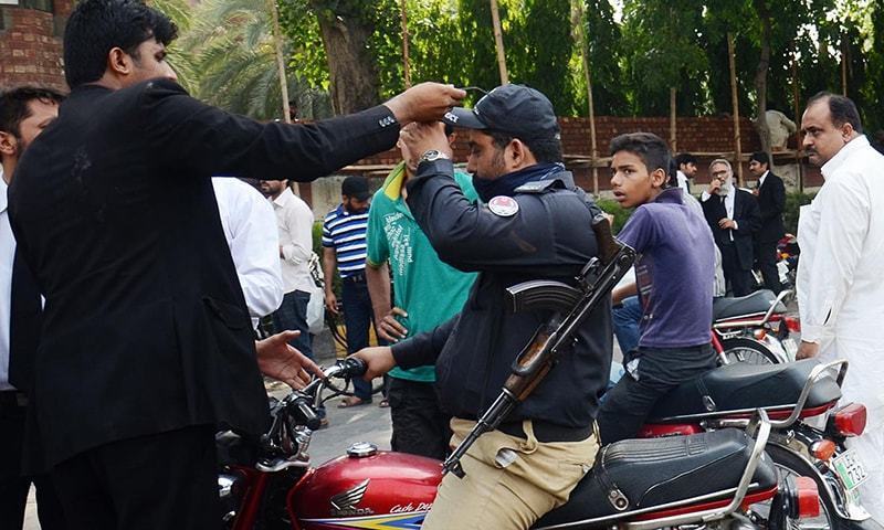2 lawyers killed in firing at Lahore sessions court; LHC CJ summons ...