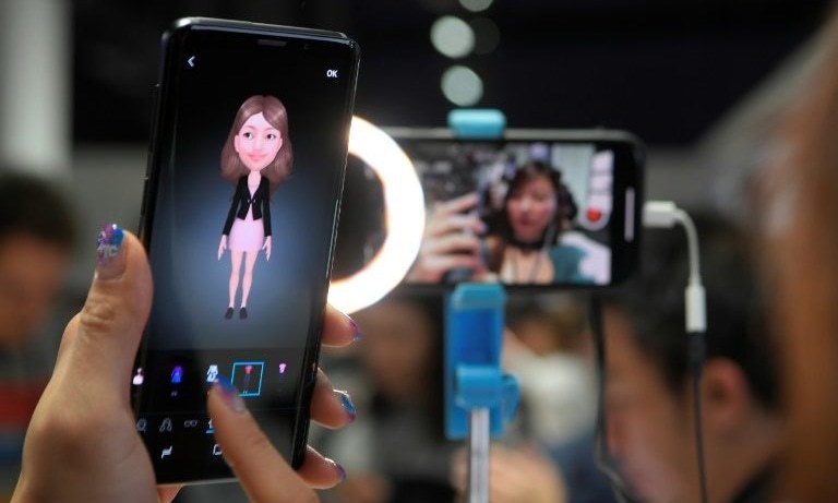 Samsung launches new S9 phone with augmented reality features - World ...