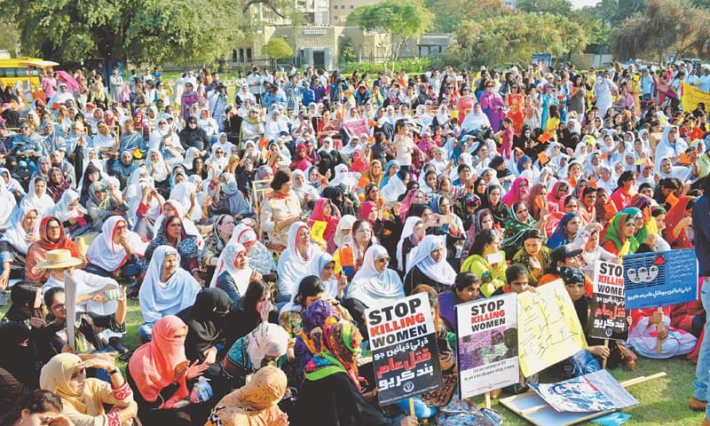 Inclusive spirit marks Karachi's Aurat March - Pakistan - DAWN.COM