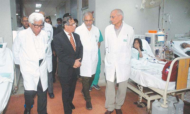 CJP visits SIUT, announces organ donation - Pakistan - DAWN.COM