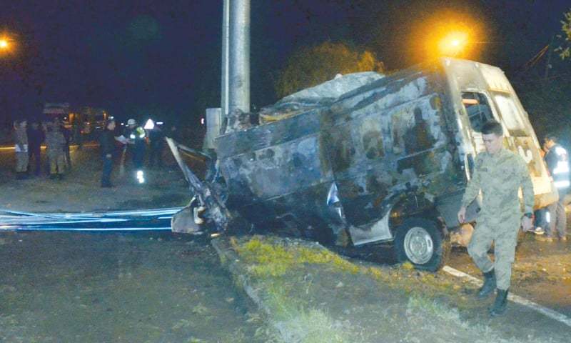 Pakistani migrants among 17 dead in bus accident - Pakistan - DAWN.COM