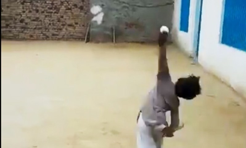 Cricket legends ‘blown away’ by Pakistani child bowlers - Pakistan ...