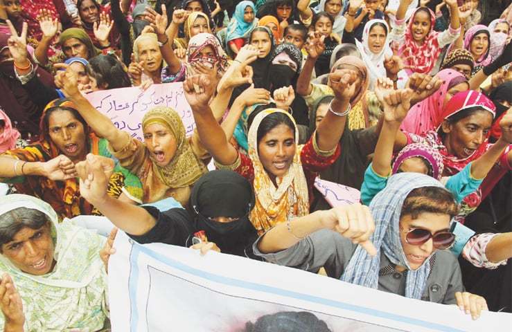 Fishermen of Rehri Goth protest against persecution - Newspaper - DAWN.COM