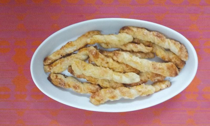 Cook-it-yourself: Puff pastry twists - Newspaper - DAWN.COM