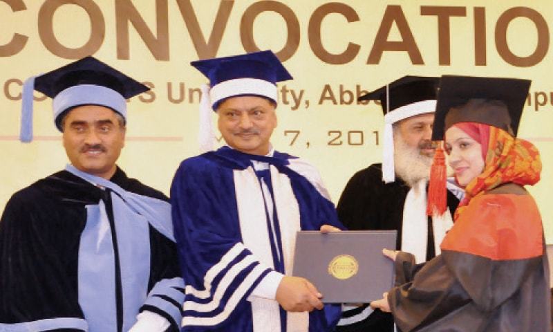 Over 570 Comsats graduates get degrees - Pakistan - DAWN.COM
