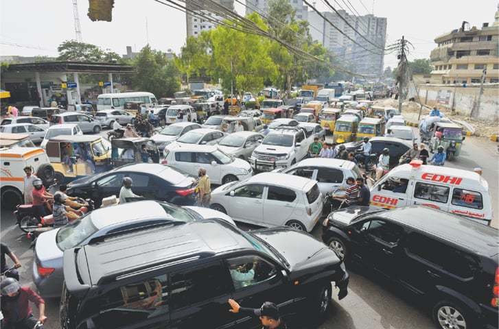 Sudden snap checking triggers massive traffic jams - Newspaper - DAWN.COM