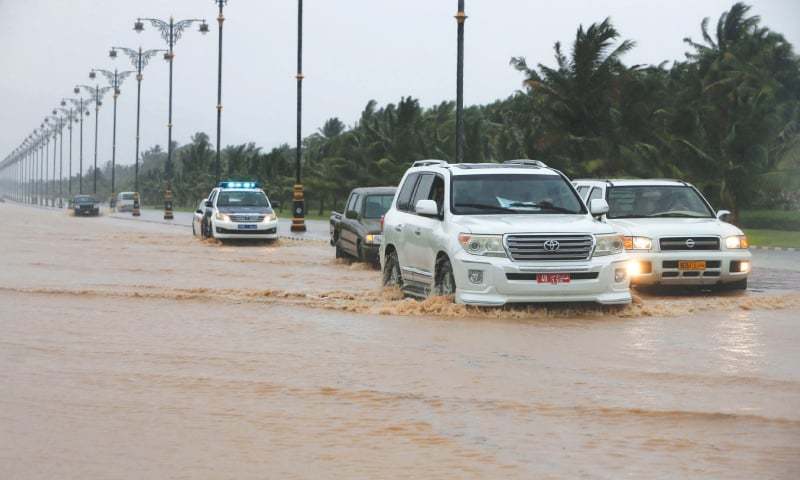 Cyclone closes in on Oman after devastating Yemeni island - Newspaper ...