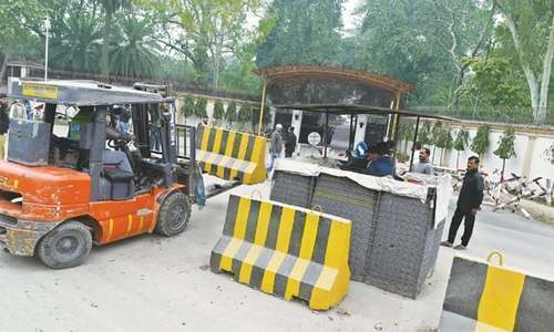 SC orders ISI to clear roadblocks outside its HQ - Pakistan - DAWN.COM