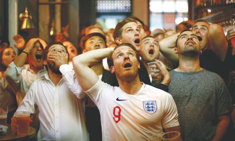 Fans praise England despite heartbreak - Newspaper - DAWN.COM