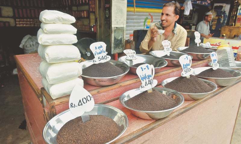 Rupee devaluation pushes up prices of tea - Newspaper - DAWN.COM
