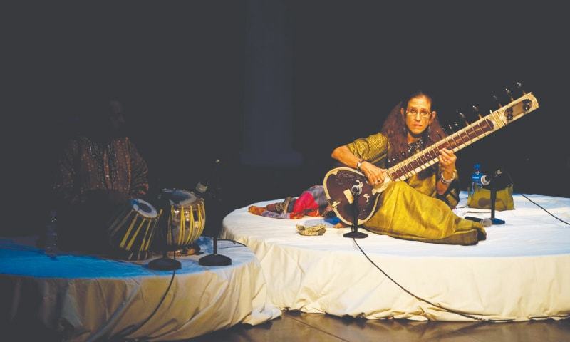 Sitarist Maciszewski mesmerises Napa audience - Newspaper - DAWN.COM