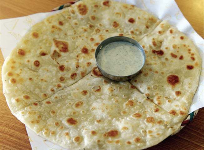 Rekindling the love for traditional paratha and chai - Newspaper - DAWN.COM