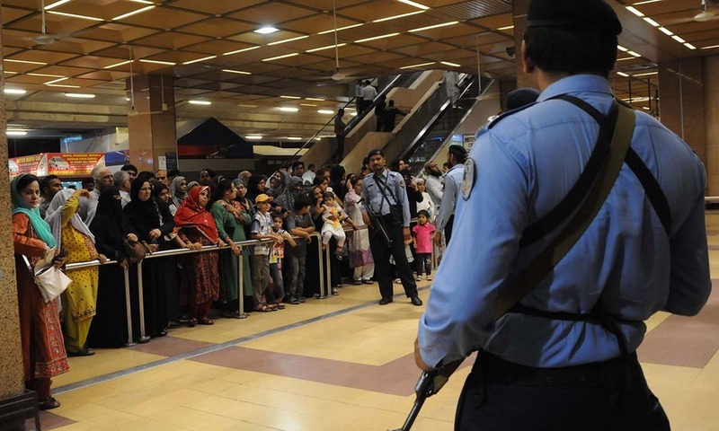 Govt bans VIP protocol at airports - Pakistan - DAWN.COM