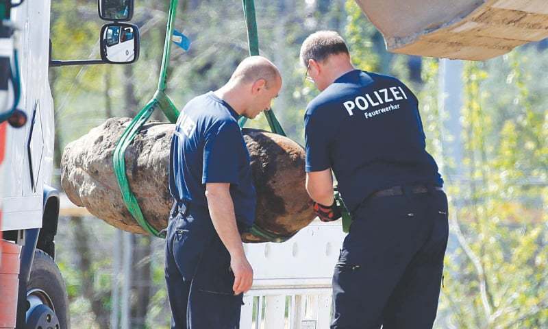 WWII bomb defused in Germany after 18,500 evacuated - World - DAWN.COM