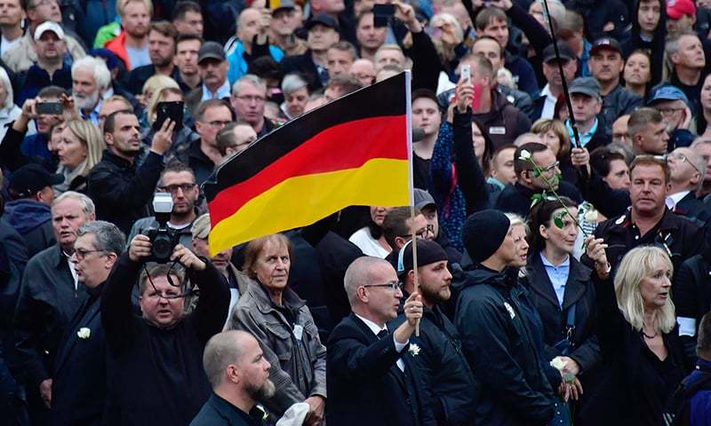 18 injured in German protests for and against migrants - World - DAWN.COM