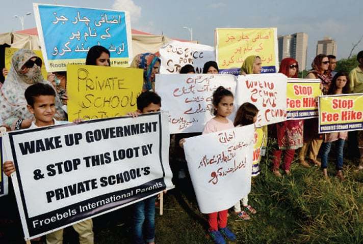 Parents protest exorbitant school fees - Newspaper - DAWN.COM
