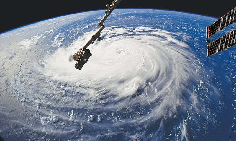 Monster hurricane starts battering US east coast - World - DAWN.COM