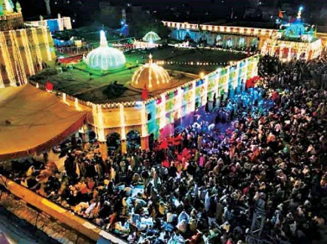 Pakpattan opens door to shrine’s code controversy - Pakistan - DAWN.COM