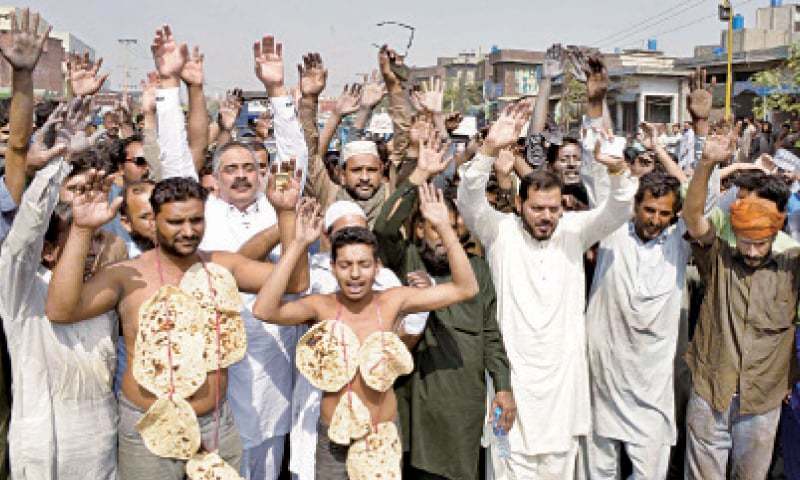 Workers protest sealing of factories - Newspaper - DAWN.COM