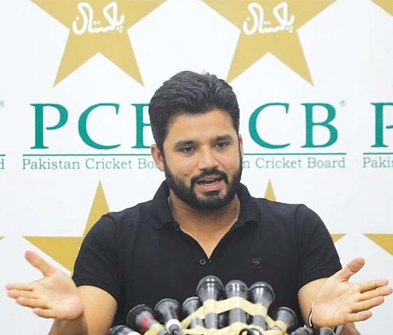 Azhar quits ODIs, seeks to prolong Test career - Newspaper - DAWN.COM
