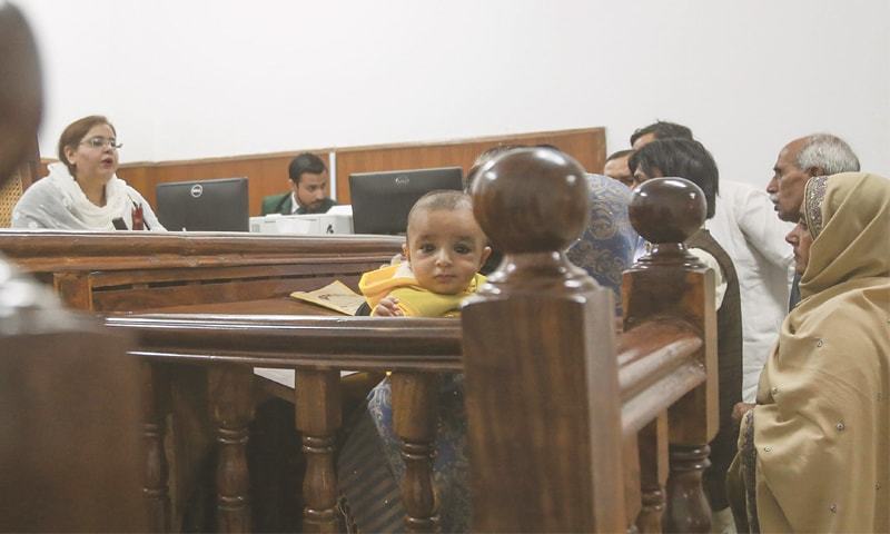 In a first, evening court begins hearing family cases - Pakistan - DAWN.COM