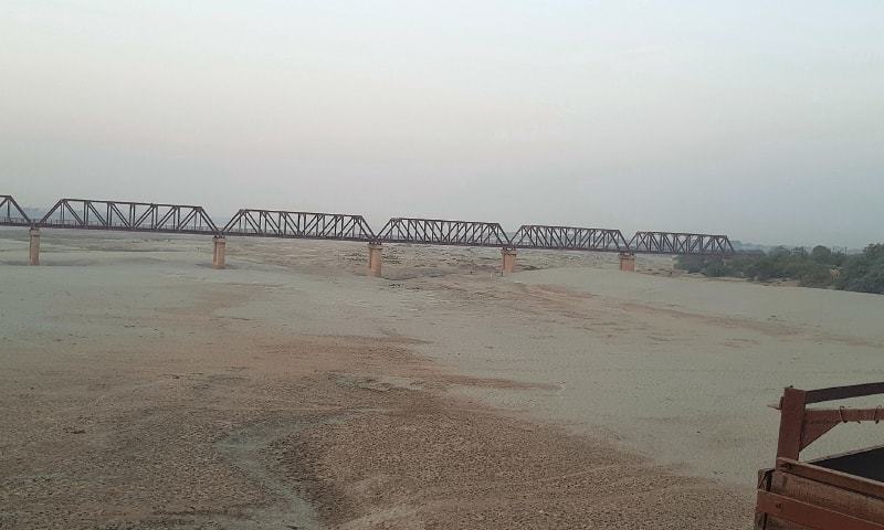 Water flows in Kalri-Baghar feeder raised to meet needs of Karachi ...