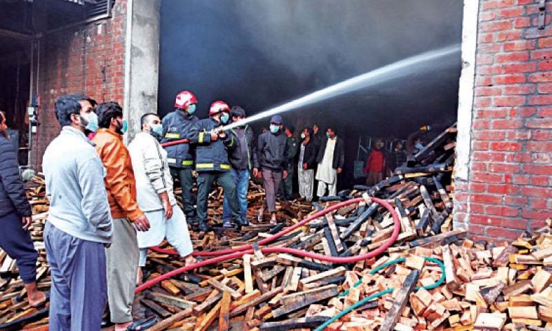 Fire reduces wood warehouse to ashes - Newspaper - DAWN.COM
