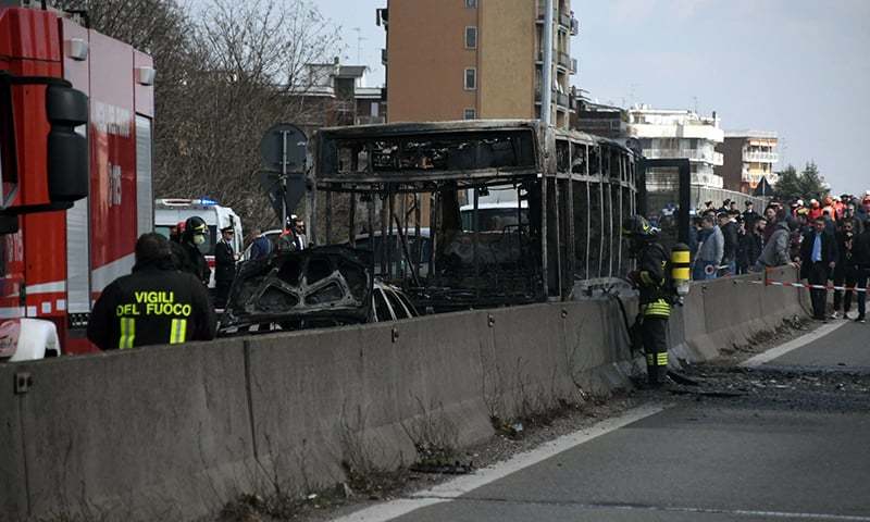 Driver abducts schoolchildren, sets bus ablaze in Italy - World - DAWN.COM