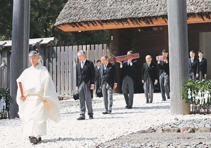 Emperor Akihito performs ritual to ‘report abdication’ to Shinto gods ...