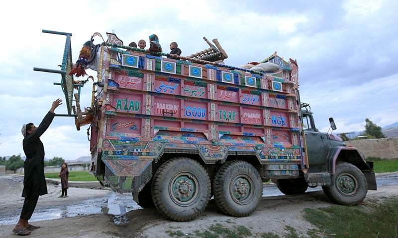 Heavy fighting flares between Taliban, IS in Afghanistan - World - DAWN.COM