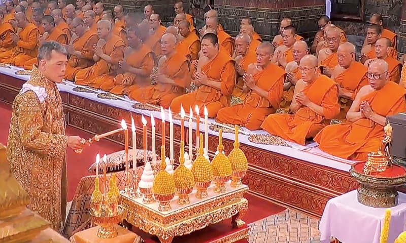 Thai king celebrates coronation with spectacular parade - World - DAWN.COM