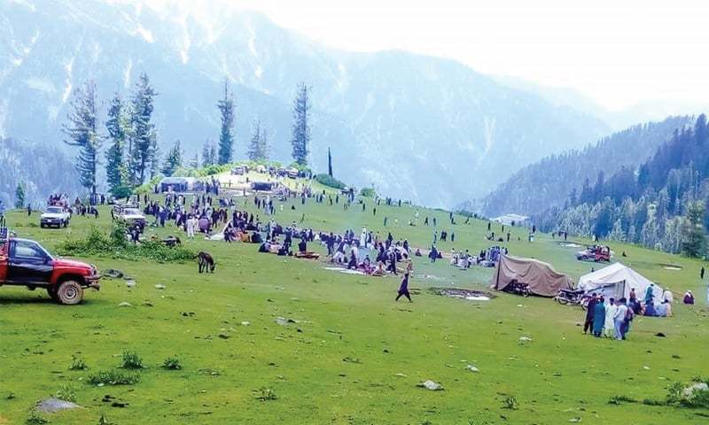 Battagram valleys teeming with tourists - Newspaper - DAWN.COM