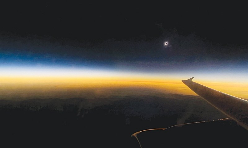 South Americans marvel at total solar eclipse - World - DAWN.COM