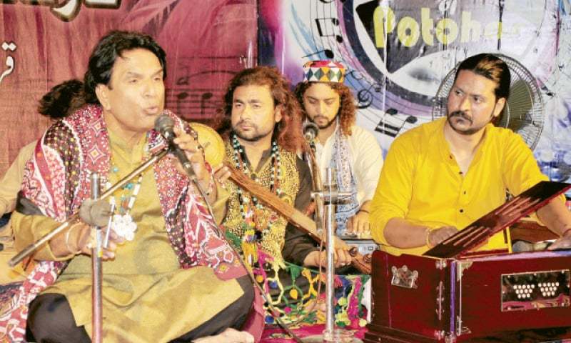 Folk musicians enthral audience - Newspaper - DAWN.COM