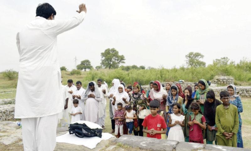 Christians perform rituals at Sirkap remains - Newspaper - DAWN.COM