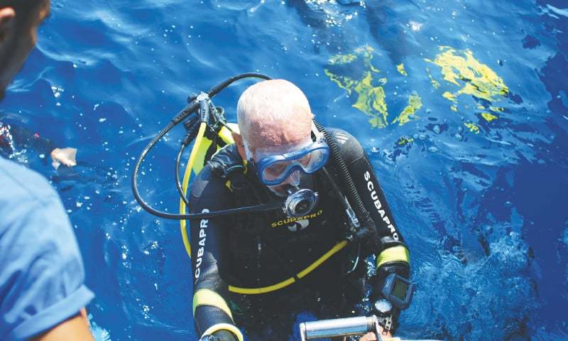World War Two veteran breaks own scuba diving record at 96 - Newspaper ...