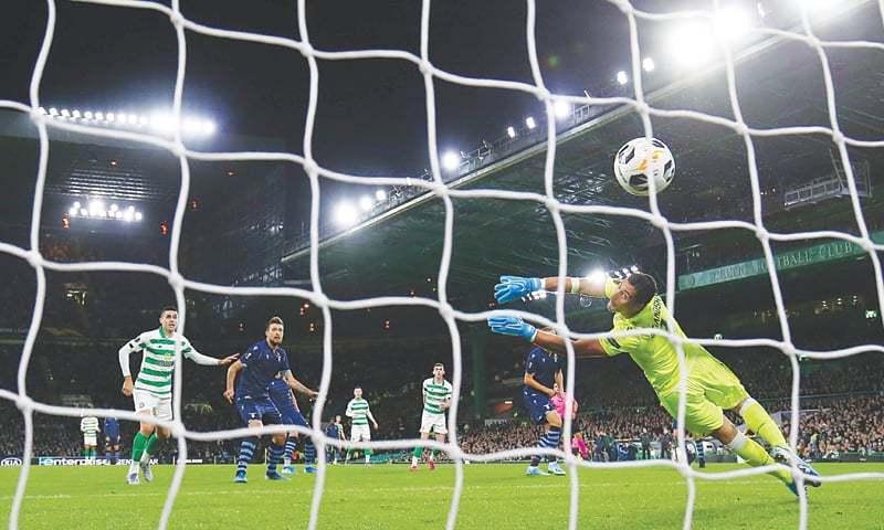 Pepe’s late free-kicks rescue Arsenal, United win - Newspaper - DAWN.COM