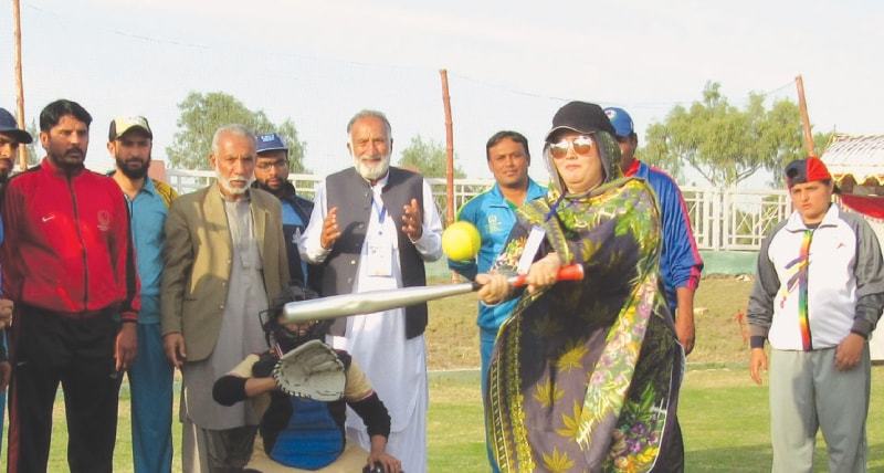 Army, Wapda in softball final - Newspaper - DAWN.COM