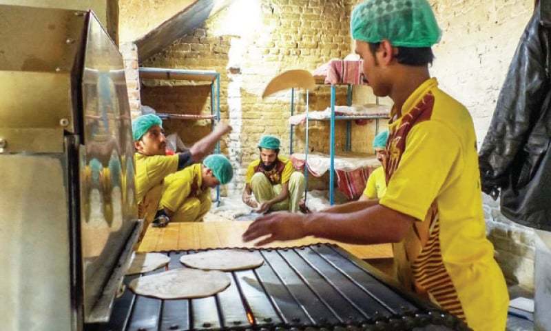 Cheap roti outlet brings relief to Swat poor - Newspaper - DAWN.COM