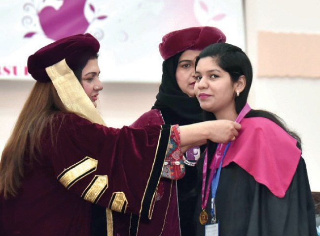 Over 500 get degrees at SBBWU convocation - Newspaper - DAWN.COM