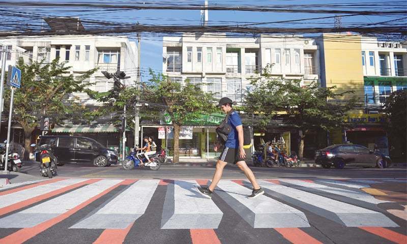 ‘Floating’ crosswalk makes drivers stop and look - Newspaper - DAWN.COM
