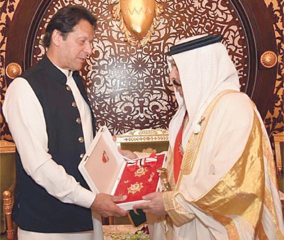 Bahrain’s highest civil award conferred on Imran - Newspaper - DAWN.COM
