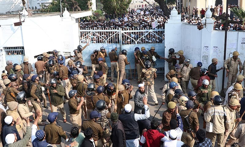 Indian students decry police as citizenship bill protests grow - DAWN.COM