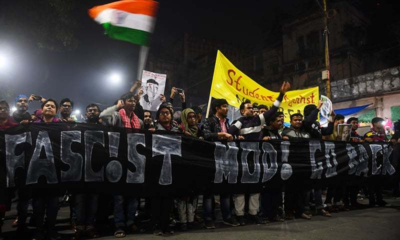 Protesters ask Modi to show his certificates - World - DAWN.COM