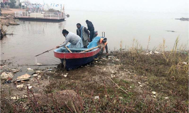 Local depts work together to clean up Rawal Dam - Pakistan - DAWN.COM