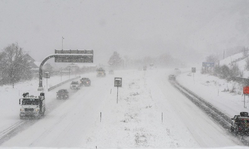 Cold wave leaves thousands without power in US - World - DAWN.COM