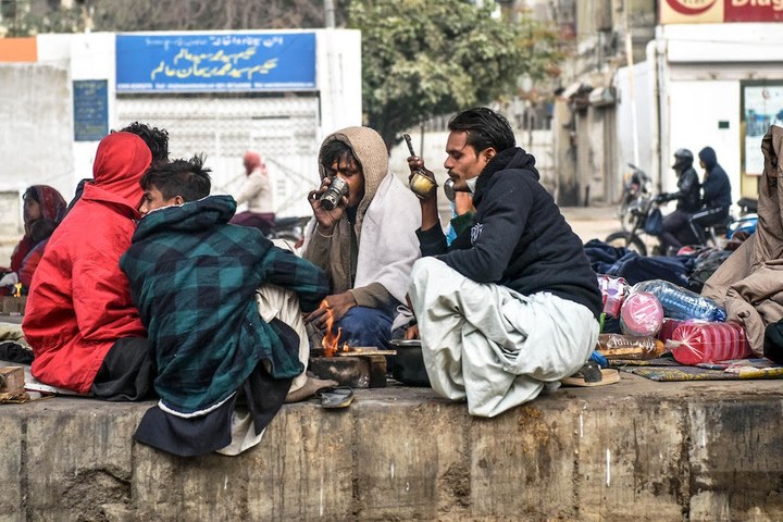 SHELTERLESS IN KARACHI - Newspaper - DAWN.COM